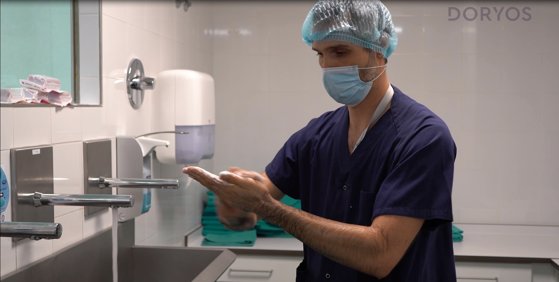 Lavado de manos y vestimenta quirúrgica en la práctica quirúrgica : Doryos
